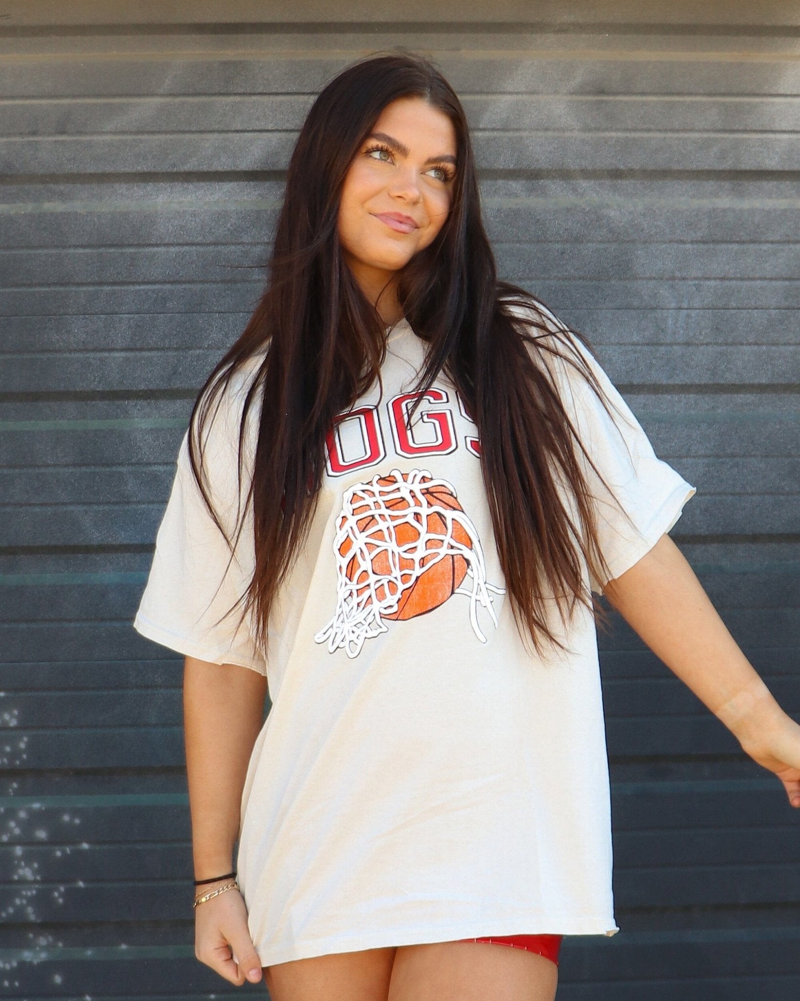Hogs Basketball Fling Puff Ink Off White Thrifted Tee – shoplivylu